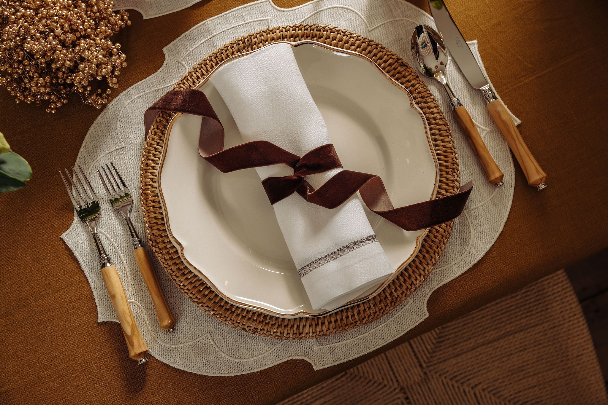 5 Ideas for your Christmas Table Place Settings – Rebecca Udall